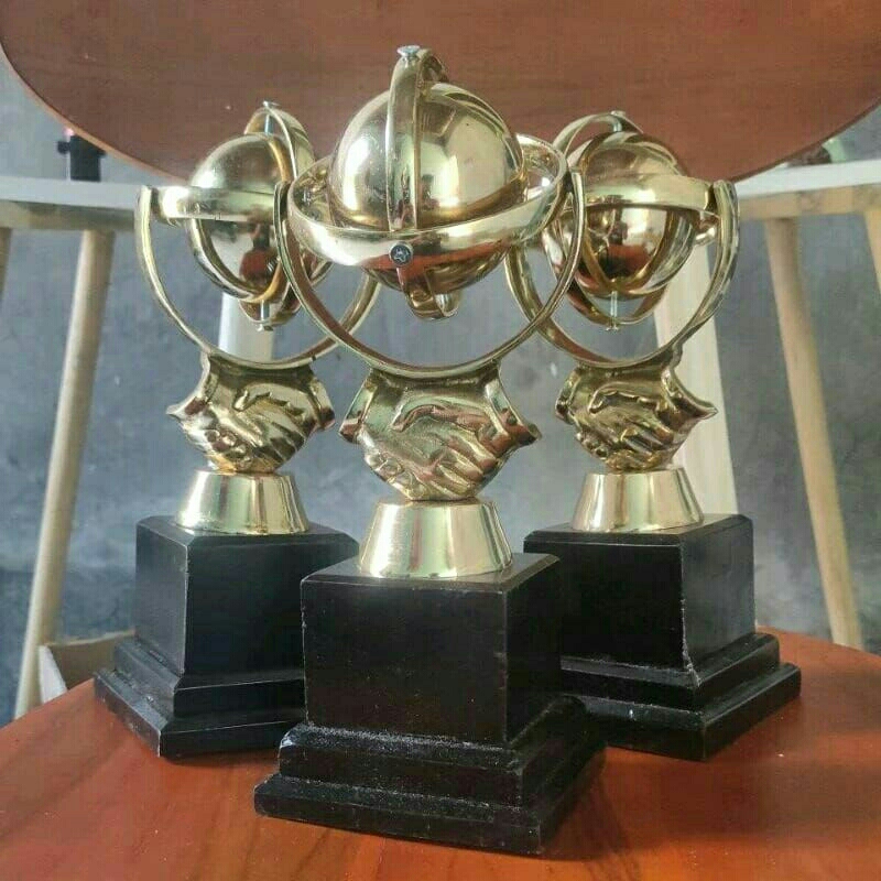 Jual Trophy Piala Logam Motif Bola Dunia 3D bisa berputar tinggi +- 27 ...