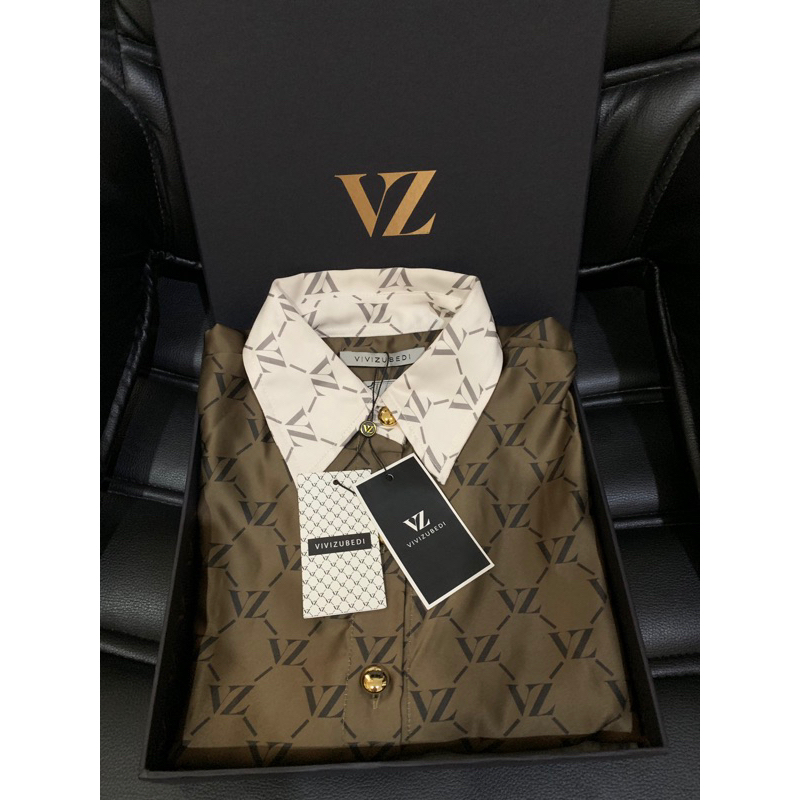 Jual New Ori VZ Two Tone Shirt Olive Cream by Vivi Zubedi | Shopee ...