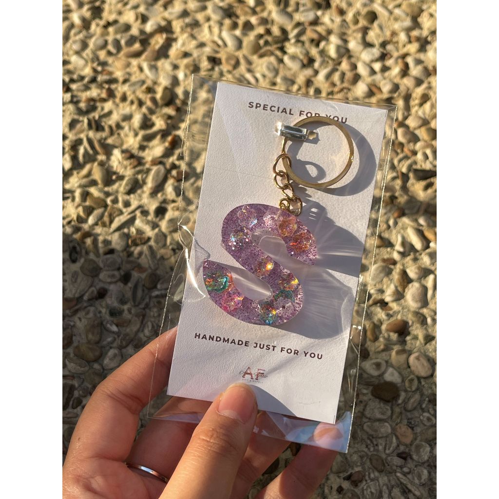 Jual Alphabet Letter Keychain Resin Gantungan Kunci Huruf Ganci Custom ...