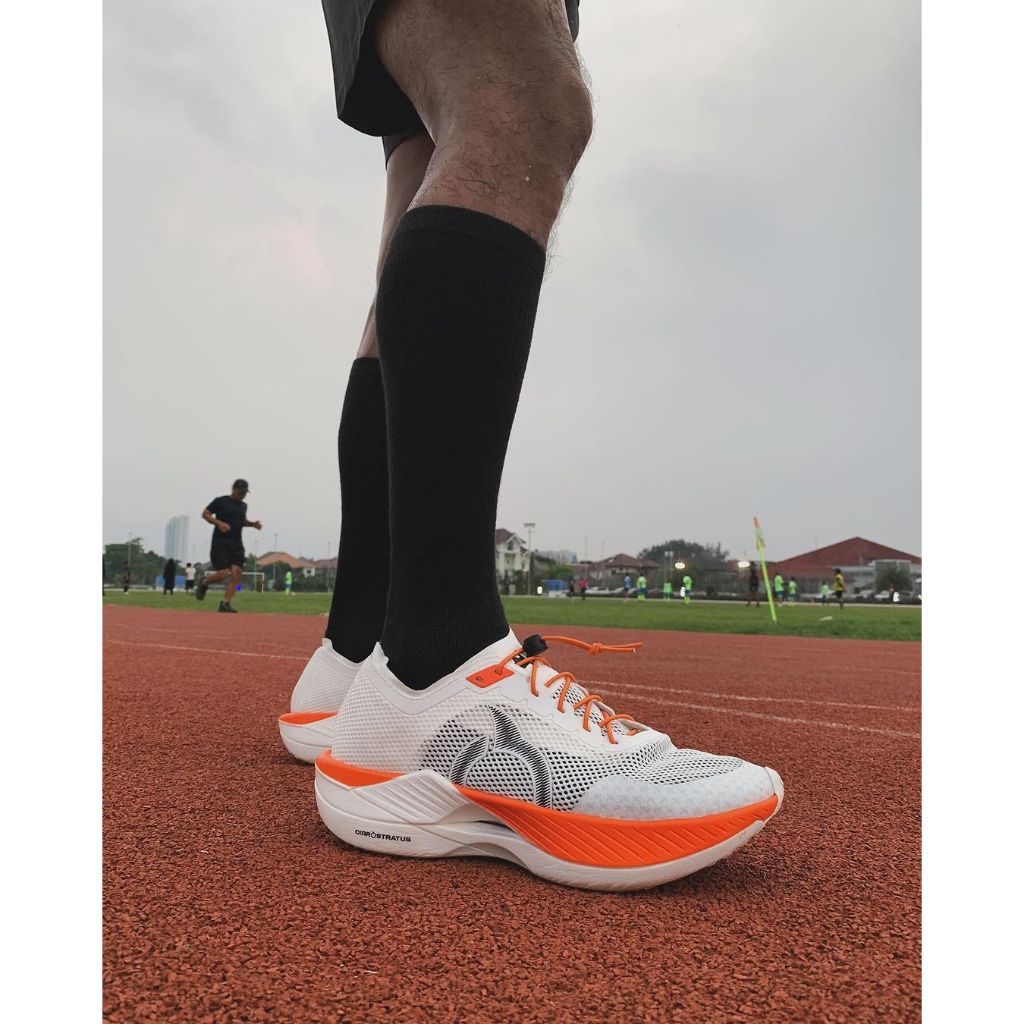 Jual ortuseight solar off white otrange sepatu running original ...