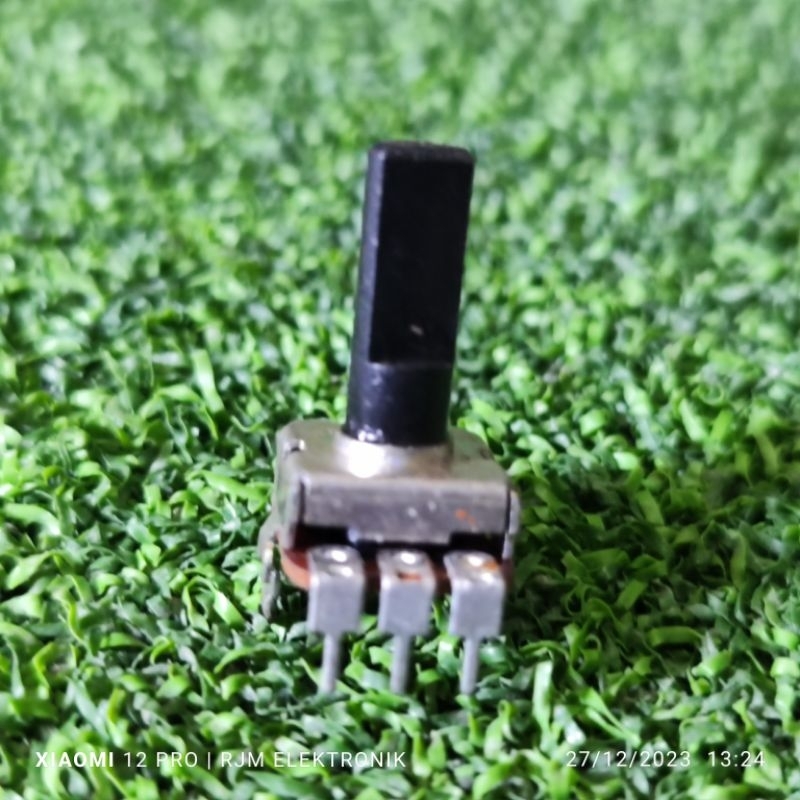 Jual potensio putar 3 pin 3k | Shopee Indonesia
