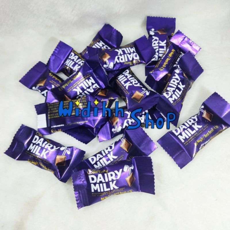 Jual Cadbury Dairy Milk Cokelat Mini Import Malaysia 4,5 gram / Cadburi ...