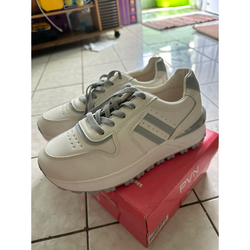 Jual Sepatu / sneakers PVN putih size 38 ( new ) | Shopee Indonesia