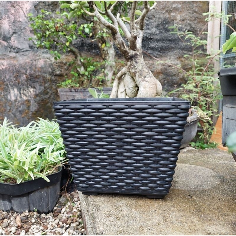 Jual POT PLASTIK/POT BUNGA SEGI ROTAN 28 WARNA HITAM BAHAN TEBAL & KUAT ...