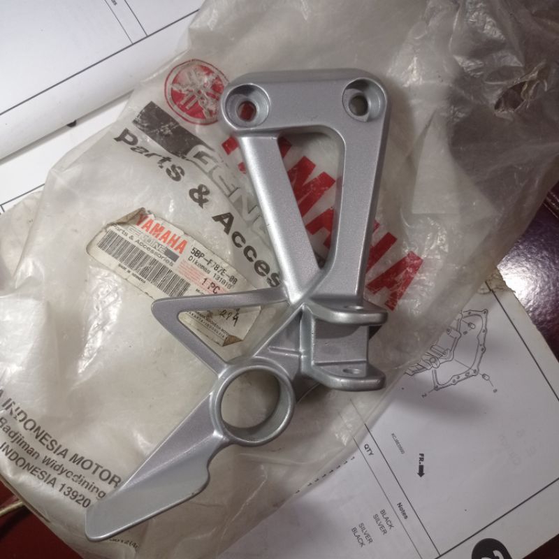 Jual footstep step belakang kanan yamaha scorpio ori Nos | Shopee Indonesia