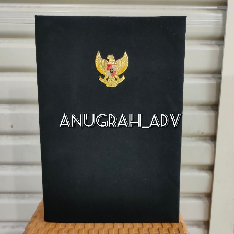Jual map beludru warna hitam logo garuda timbul emas | Shopee Indonesia