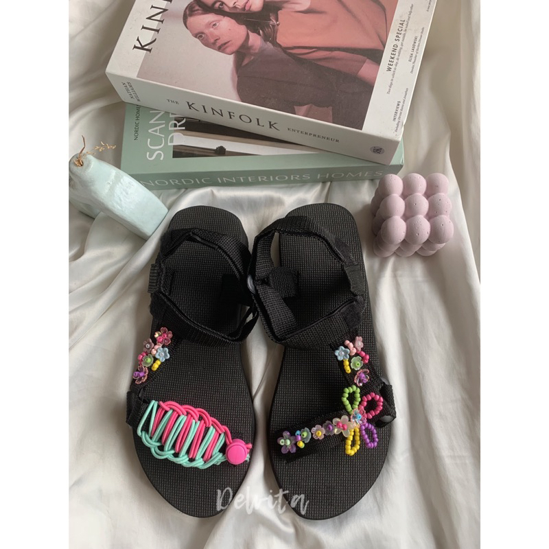 Jual Aurora Sandals Sendal Tali Wanita Beads Manik Mote Garden Untuk ...