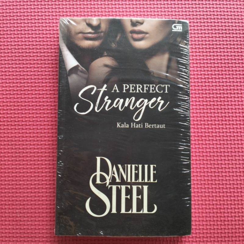 Jual Novel A PERFECT STRANGER (Danielle Steel) | Shopee Indonesia