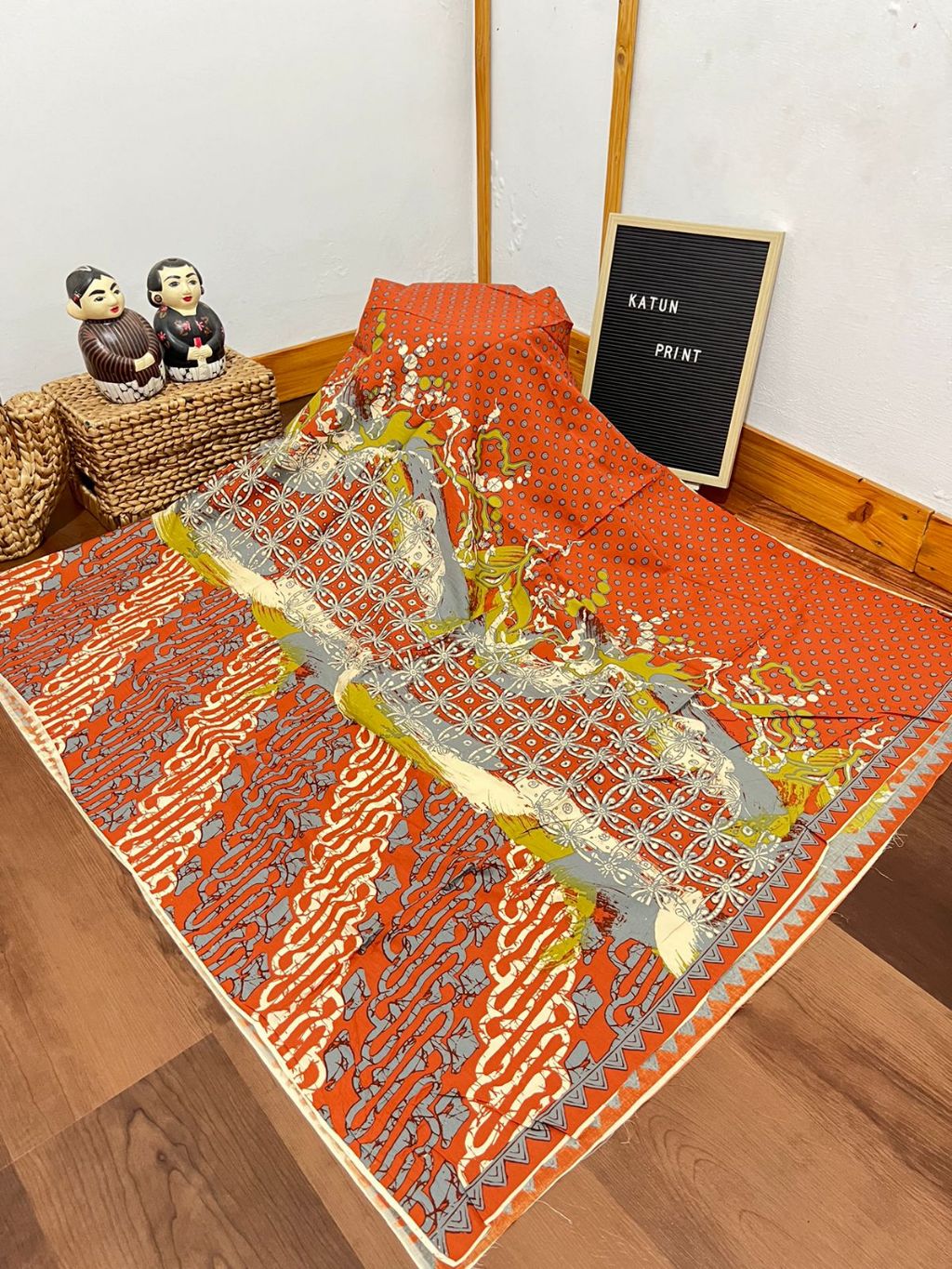 Jual Kain Batik SOLO motif galaran parang kawung polkadot | Shopee ...