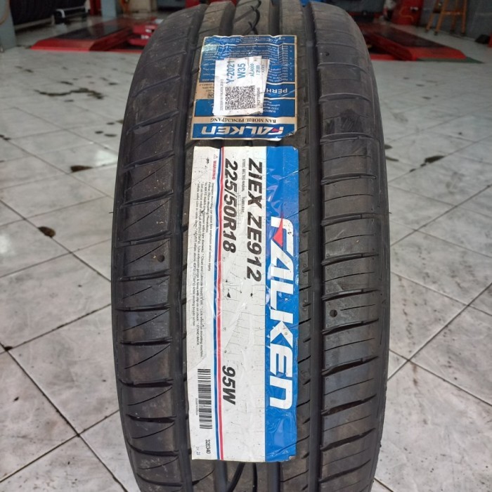 Jual ban mobil up Size r18 xpander innova alphard 225/50 R18 Falken ...