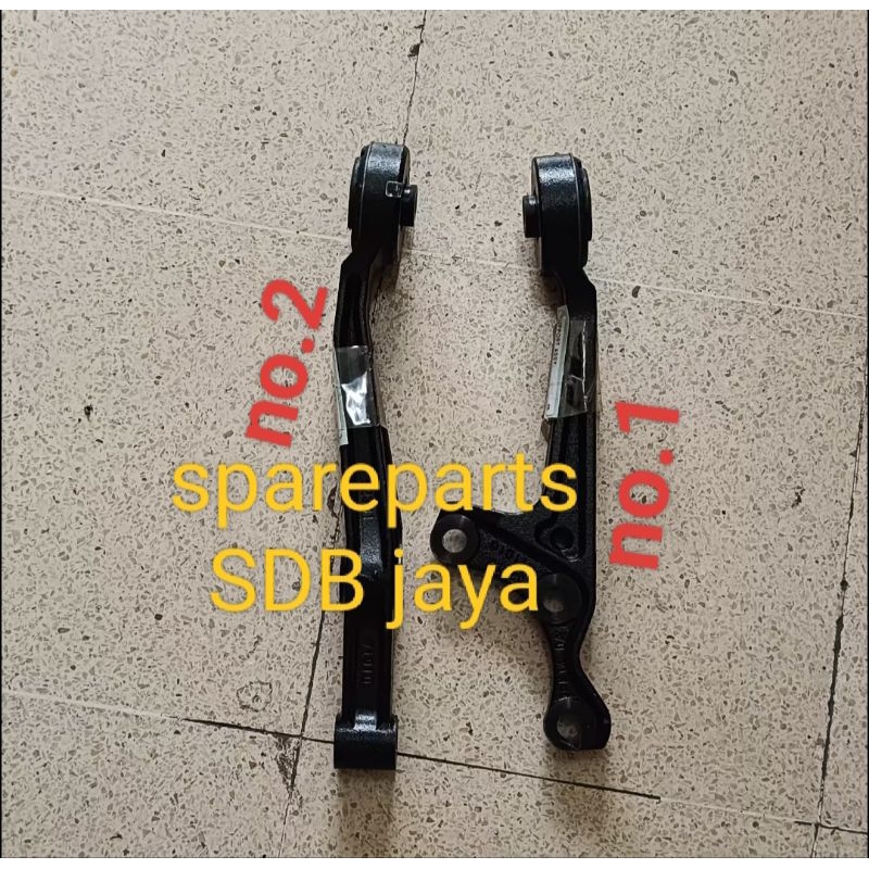 Jual bracket support dudukan mounting gardan depan set no1 no2 Hilux ...