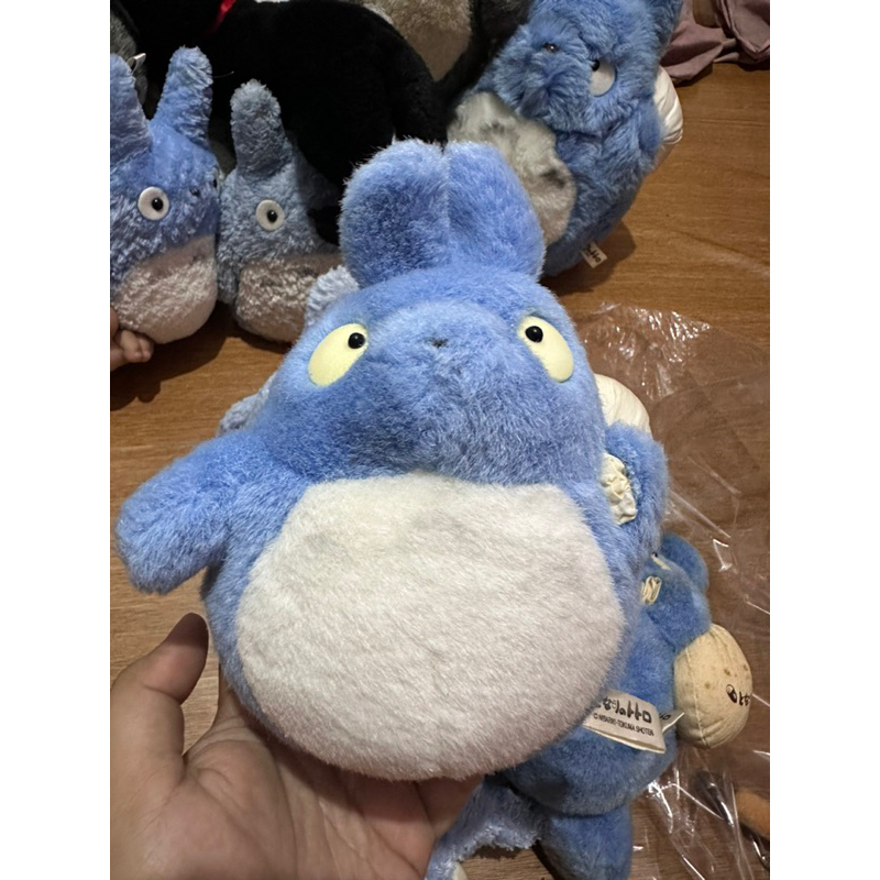 Jual Boneka Totoro Biru Bawa Karung ORIGINAL Studio Ghibli Sun Arrow ...