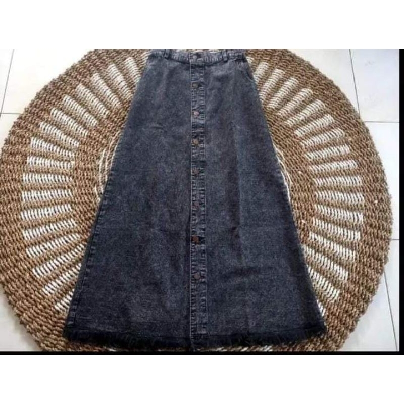 Jual ROK JEANS HITAM/PUTIH //Rok Jeans Span Panjang Gisca Kancing Depan ...