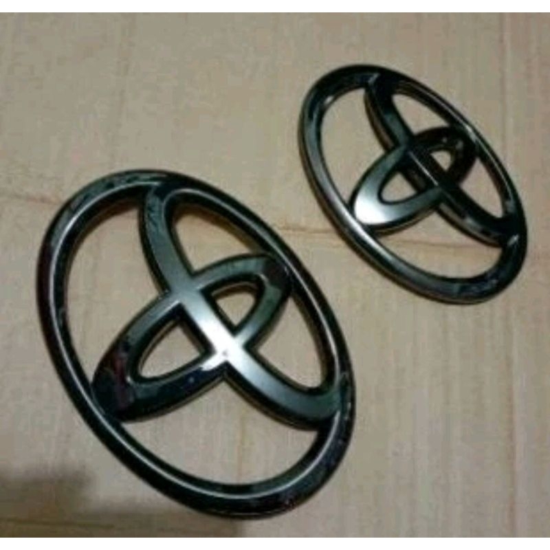Jual emblem depan dan belakang logo toyota innova reborn 2016 2023 ...