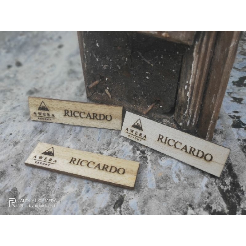 Jual custom name tag kayu - name badge - name tag custom | Shopee Indonesia