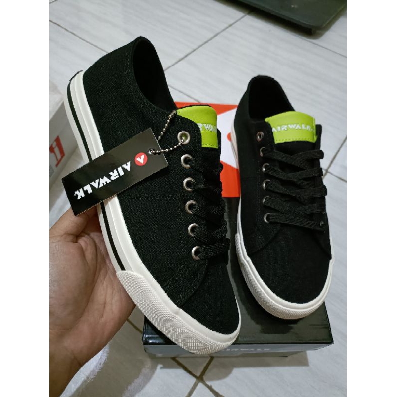 Jual 44 sports station big sale airwalk adriel black | Shopee Indonesia