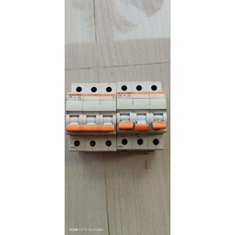 Jual MCB 3PHASE MERLIN GERIN DOMAE SECOND/BEKAS PAKAI | Shopee Indonesia