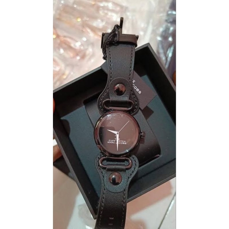 Jual Jam Tangan Wanita MJ Marc Jacobs The Cuff Quartz Watch | Shopee ...