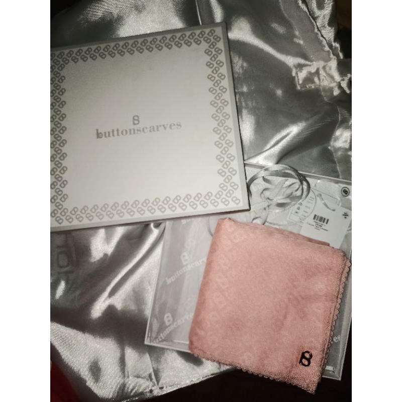 Jual BUTTONSCARVES EVERYDAY TAPIS EMBOSSED | Shopee Indonesia