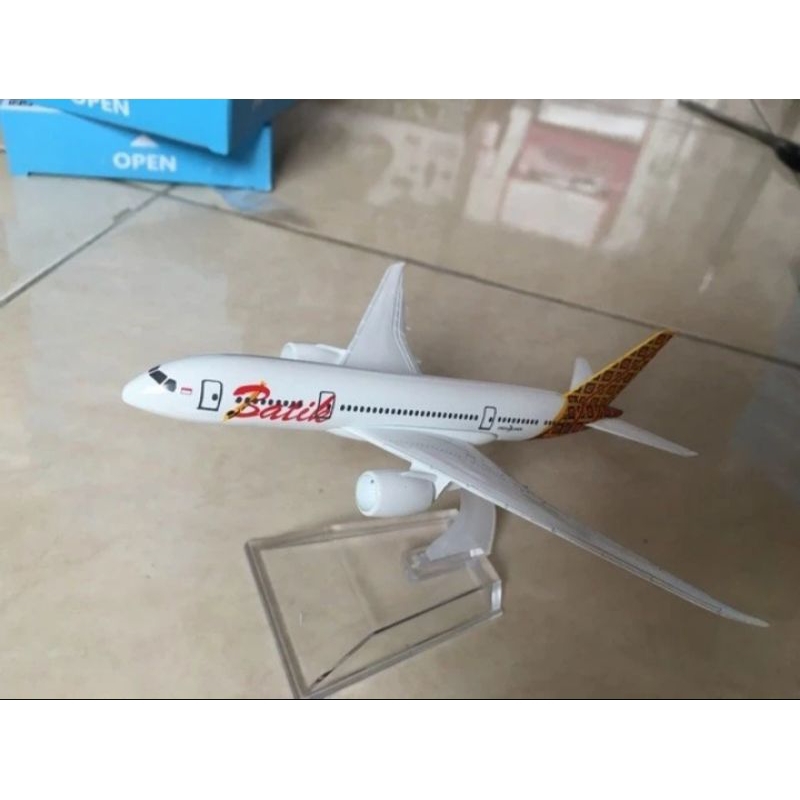 Jual Miniatur pesawat batik air diecast pesawat full besi | Shopee ...