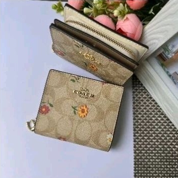 Jual small wallet coach Snap wallet in signature with nostalgic ditsy ...