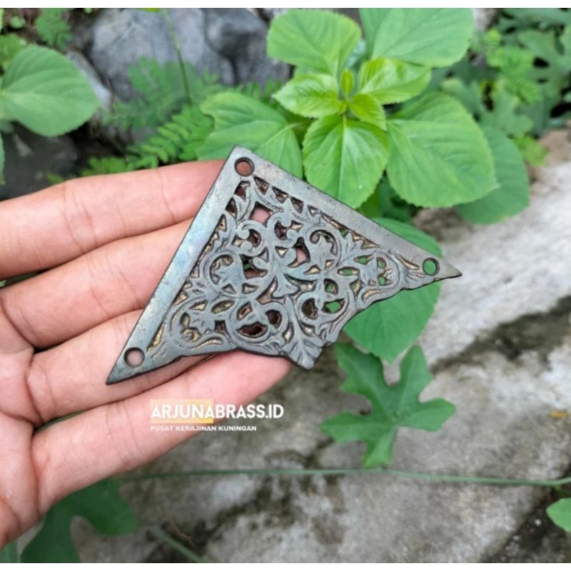 Jual Siku Ukir Kuningan Antik Ornamen Meja, Almari dan Pintu | Shopee ...