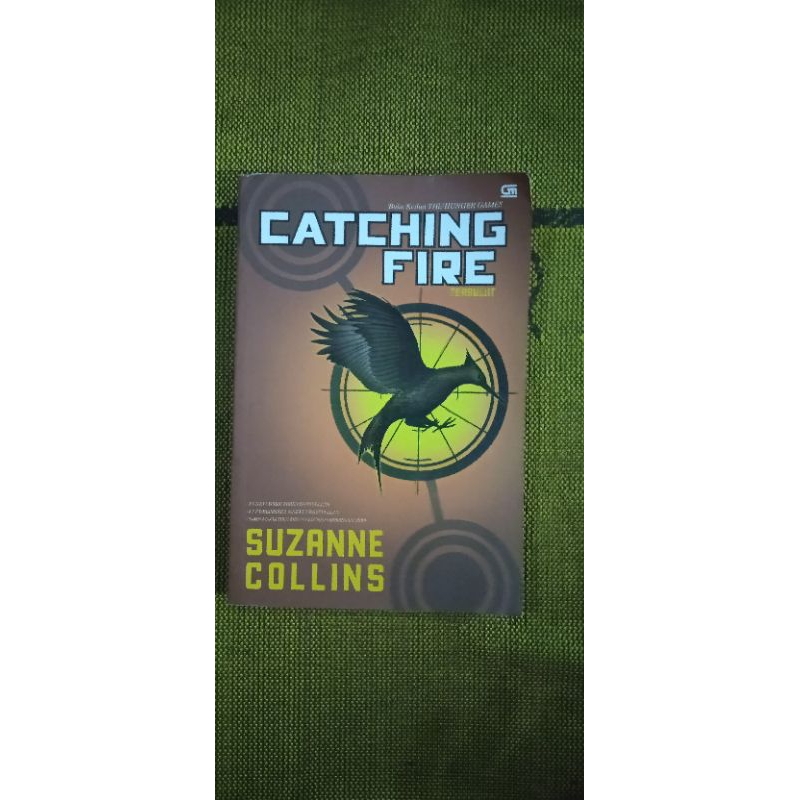 Jual ( preloved) catching fire suzanne collins original | Shopee Indonesia