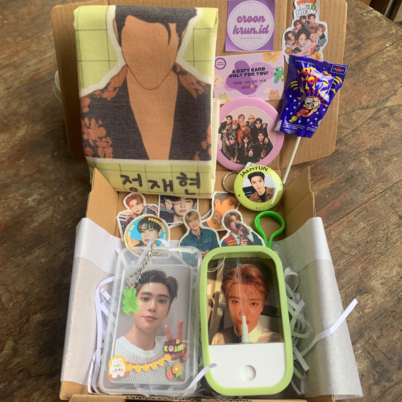 Jual [LANGSUNG KIRIM] HAMPERS GIFT BOX HAND SANITIZER PHOTOCARD HOLDER ...