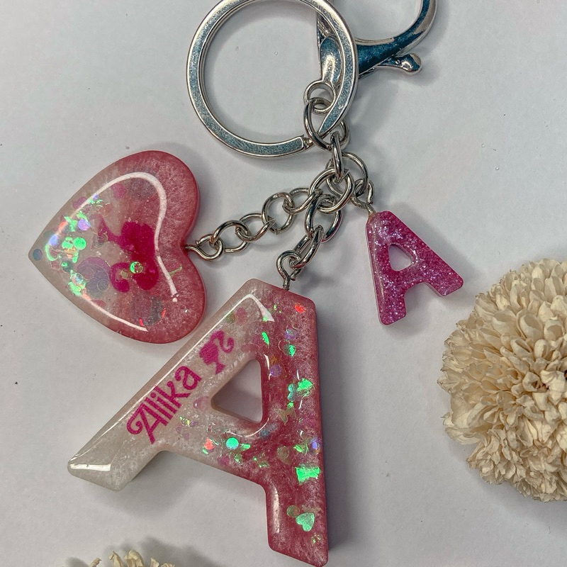 Jual *BARBIE EDITION* Gantungan Kunci Huruf resin Nama Inisial | Resin ...