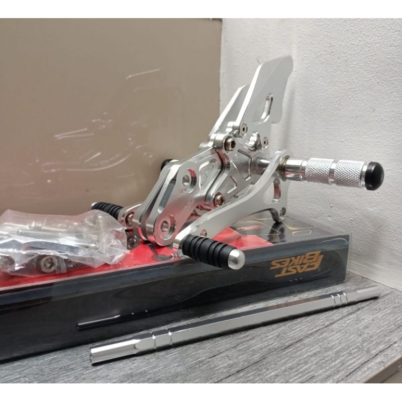 Jual PEDAL FOOTSTEP UNDERBON MOTOR YAMAHA VIXION NEW CNC | Shopee Indonesia