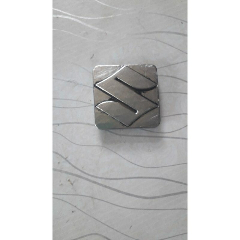 Jual emblem logo Suzuki carry original | Shopee Indonesia