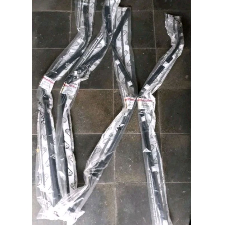 Jual plipit kaca pintu/moulding pintu ragasa maruti set 4 biji original ...