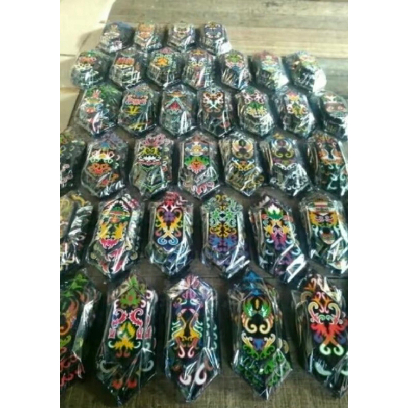 Jual Tameng Satu Set Isi Tiga (3) PCS Souvenir Khas Dayak Kalimantan ...