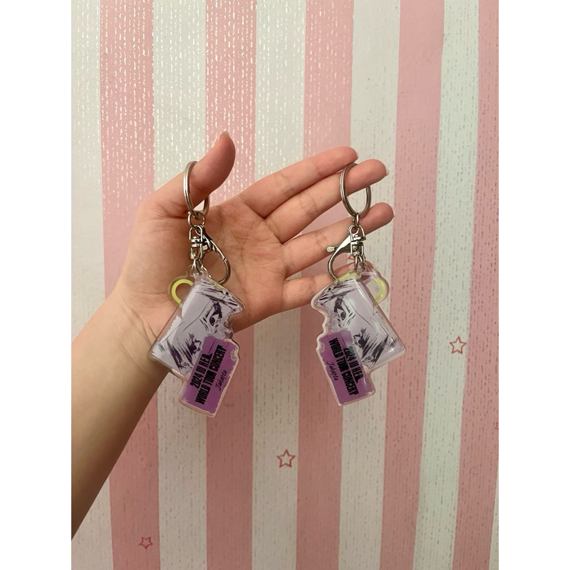 Jual MERCHANDISE OFFICIAL BENEFIT IU CONCERT HER IN JAKARTA KEYRING ...