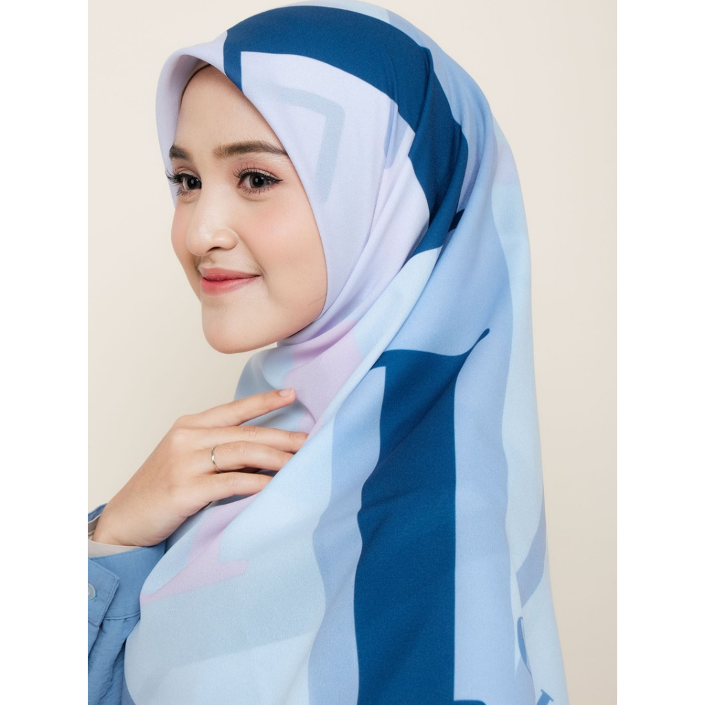 Jual GALLERY MAZAYA - Scarf Segi Empat Motif Typography - Warna Biru ...