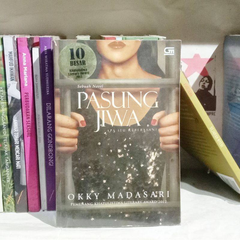 Jual Okky Madasari Entrok / 86 / Maryam / Pasung Jiwa / Kerumunan ...