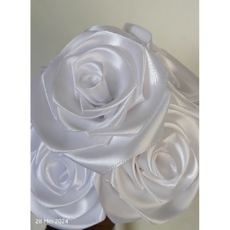 Jual BUNGA SATIN DENGAN GLITTER ARTIFICIAL BUNGA BUKET SATIN | Shopee ...