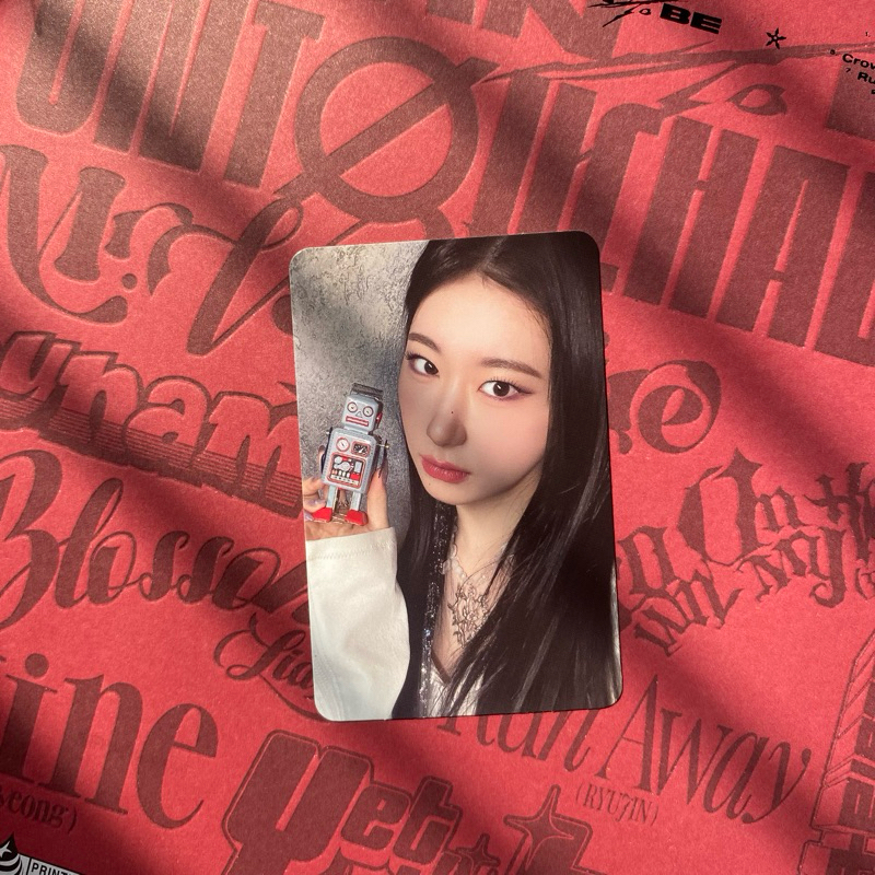 Jual PC CHAERYEONG ITZY ALBUM BORN TO BE SE UNTOUCHABLE SPECIAL EDITION ZOOM ROBOT YEJI LIA ...