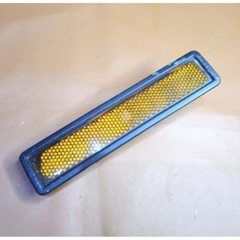 Jual Lampu Sein KUNING Side Marker Light Samping Bumper Depan Original ...
