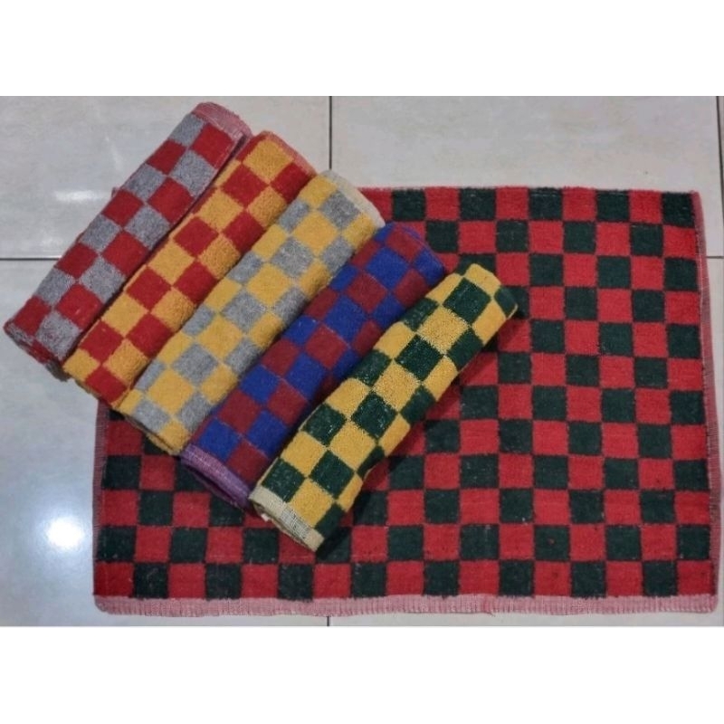 Jual keset kaki handuk kotak 40 cm x 60 cm - Motif kotak. | Shopee ...