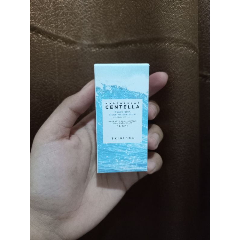 Jual SKIN1004 HYALU CICA SUN STICK SUNSCREEN 7gr | Shopee Indonesia