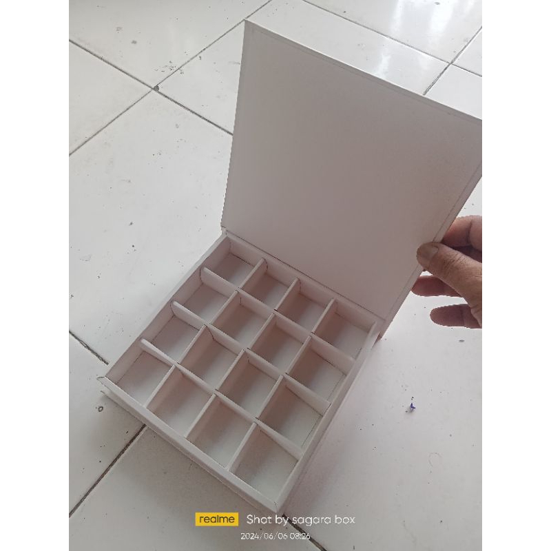 Jual box sekat 16 ( 5 cm persekat tinggi box 5 cm + maghnet ) | Shopee ...
