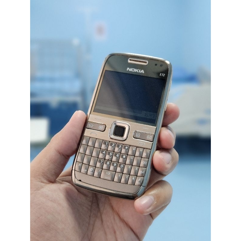 Jual Hp Jadul Nokia E72 Gold Mulus Langka Kolektor item E7 N8 N9 E90 ...