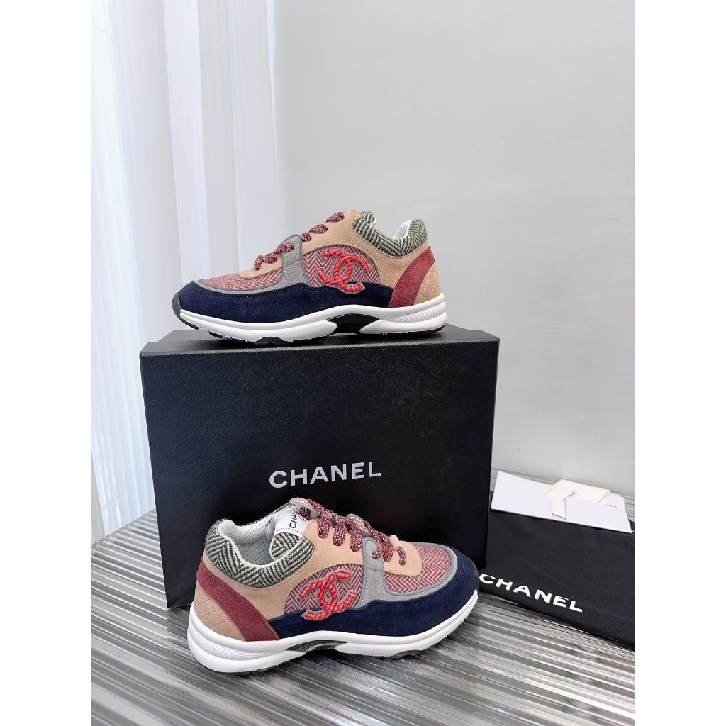 Jual CHANEL sepatu olahraga dan lari santai dengan hiasan timbul ...