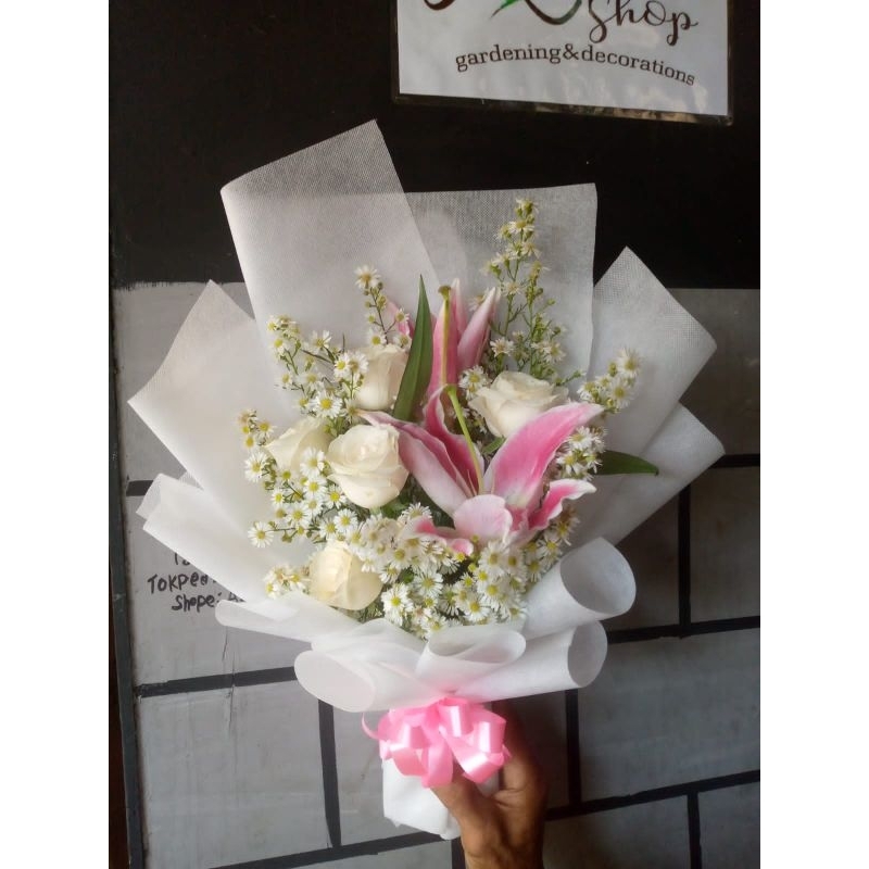 Jual BUCKET BUNGA MAWAR MURAH DI BOGOR/BUCKET WISUDA/ULANG TAHUN ...