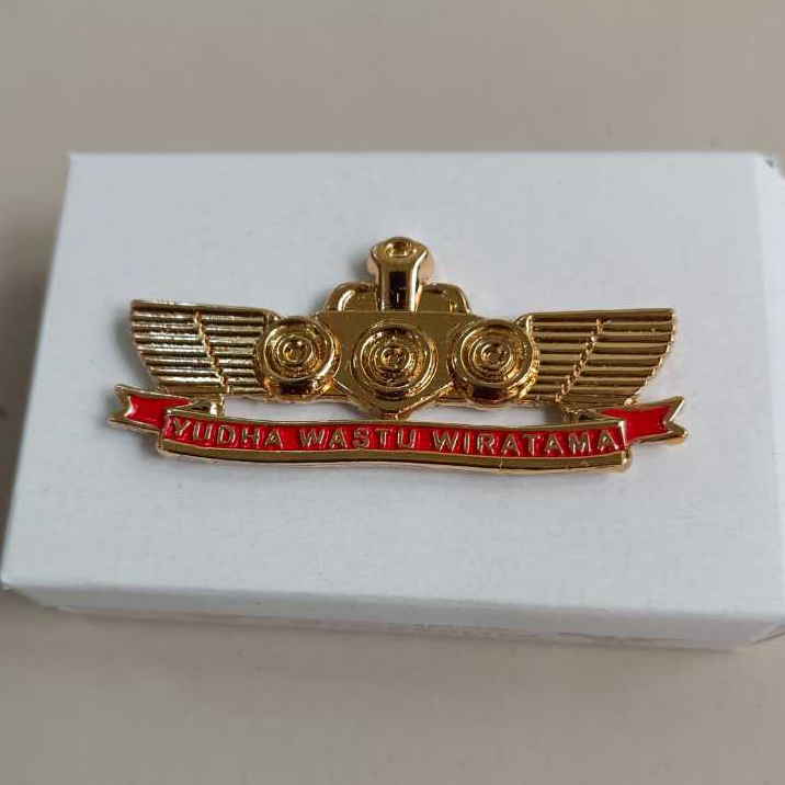 Jual brevet wing pin pdh tank kavaleri lis merah | Shopee Indonesia