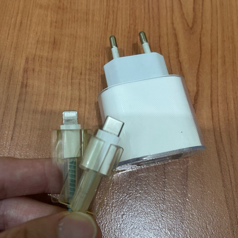 Jual BENING UNIVERSAL SILIKON CASE CHARGER IPHONE / IPAD 25W / 20W ...