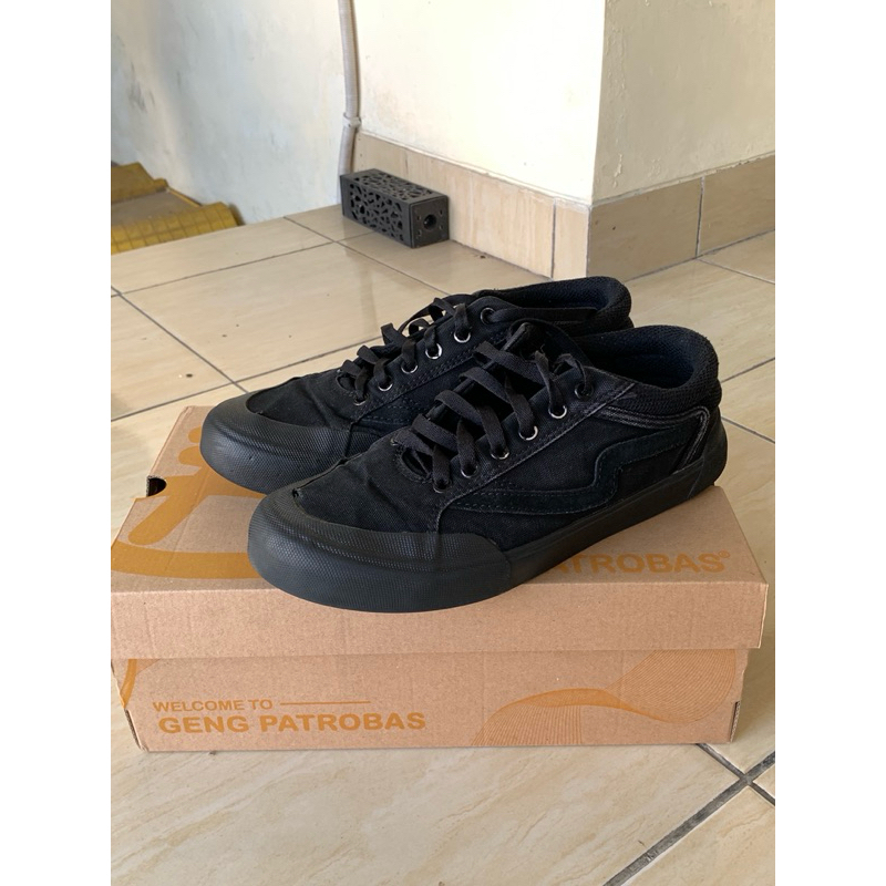 Jual Sepatu Patrobas Cloud Low All Black Preloved | Shopee Indonesia