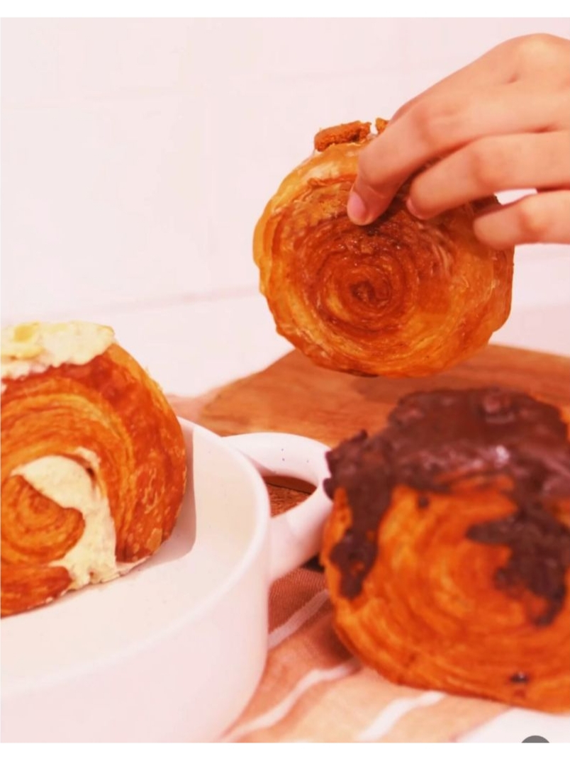 Jual DELUCA CAKE CROMBOLONI VIRAL CROMBOLONI ENAK CROMBOLONI LUMER ROTI ...