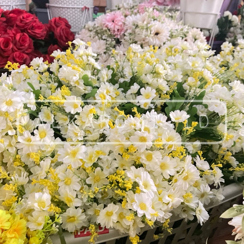 Jual Bunga Daisy Artificial isi 7 tangkai 28 bunga kecil | Shopee Indonesia